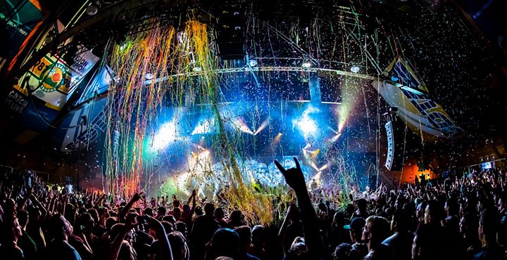Do you prefer to see a band in a theater or a bar? > General Discussion ...
