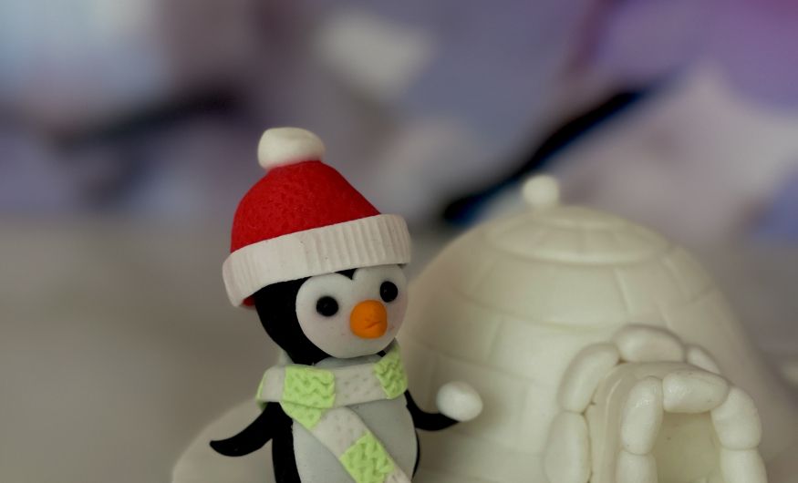 Mini Igloo Cake with Modelled Penguins, Annabelle Jane Cake School ...