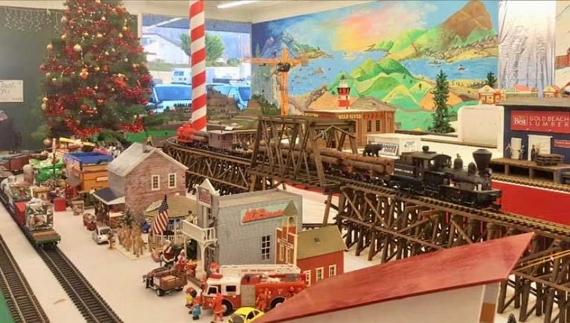 Christmas Trains with Stout Mountain Railway, Brookings Harbor Shopping ...