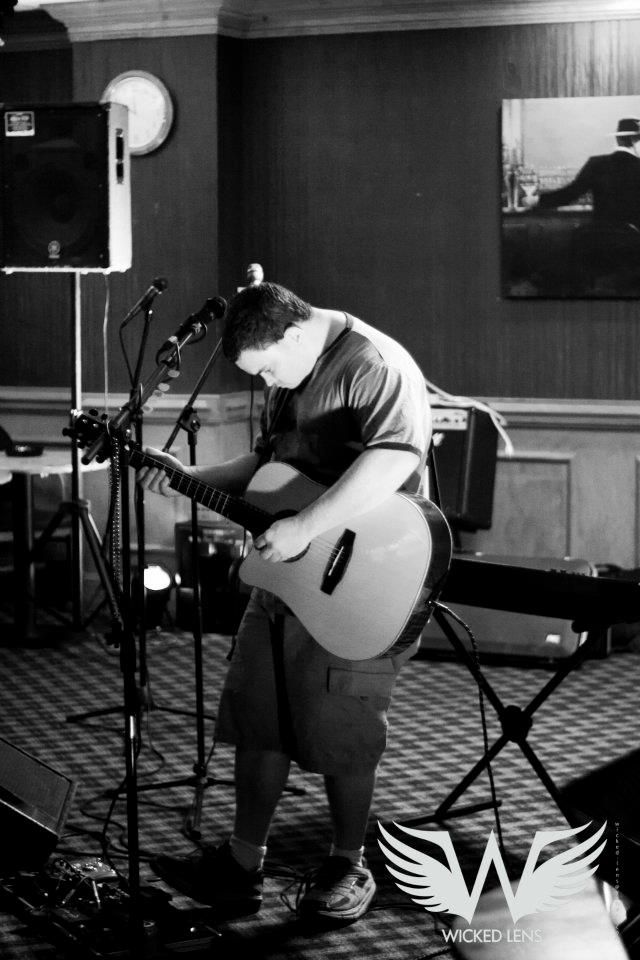 Travis Moss LIVE @ Logans Roadhouse , Logan's Roadhouse (200 Premier ...