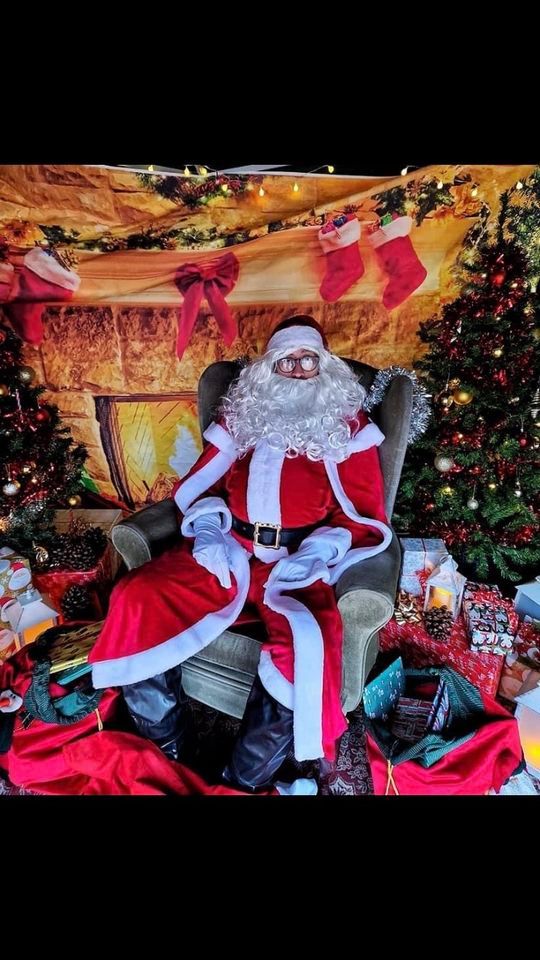 Santa Claus at the Cliftonville Christmas Festival, The Oval Bandstand ...