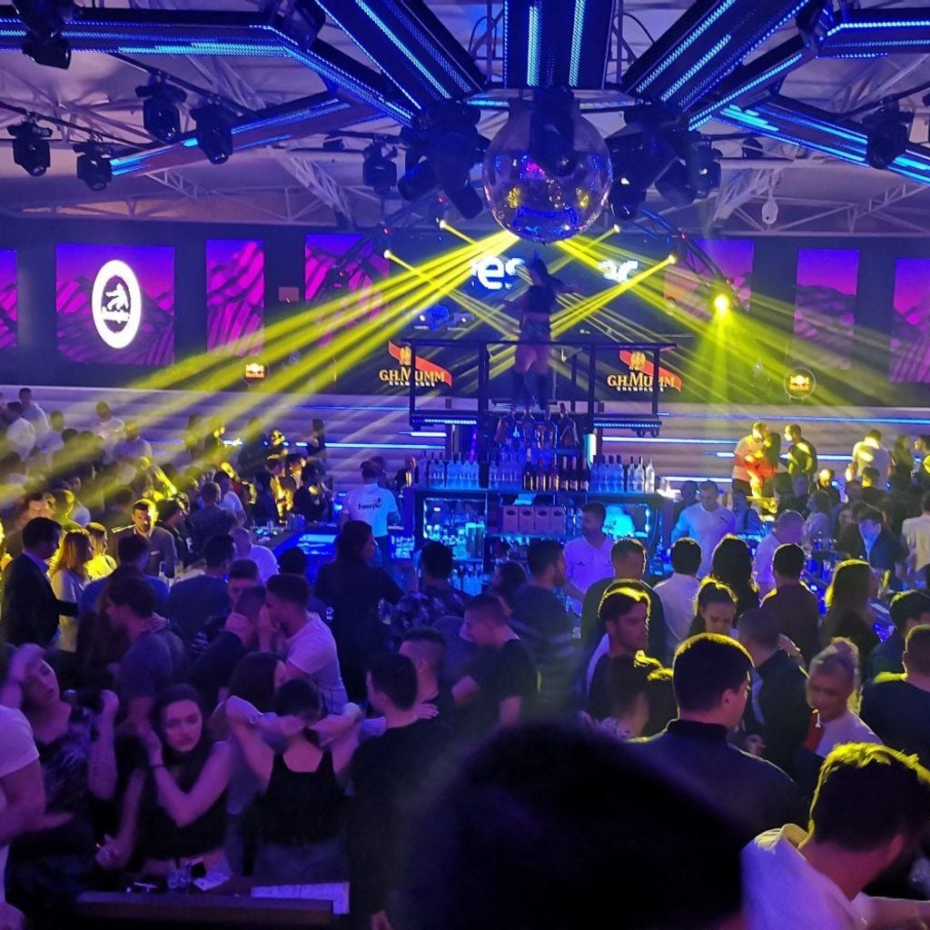 Relax on the weekend and have a crazy bachelor party, 63 Doveleys Road ...