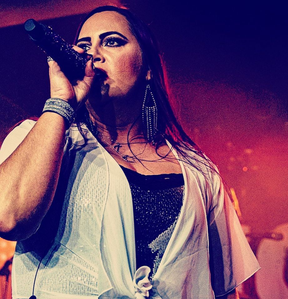 Sandhill Bar & Grill Tara Renee Acoustic (featuring Larry Bryan ...