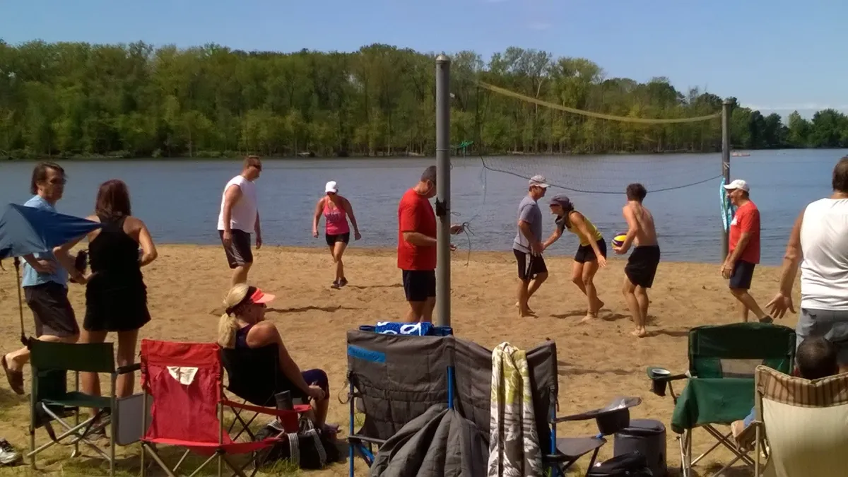 LETS TRY SUNDAY! Adult Beach Volleyball at Creve Coeur Lake Park, Creve ...