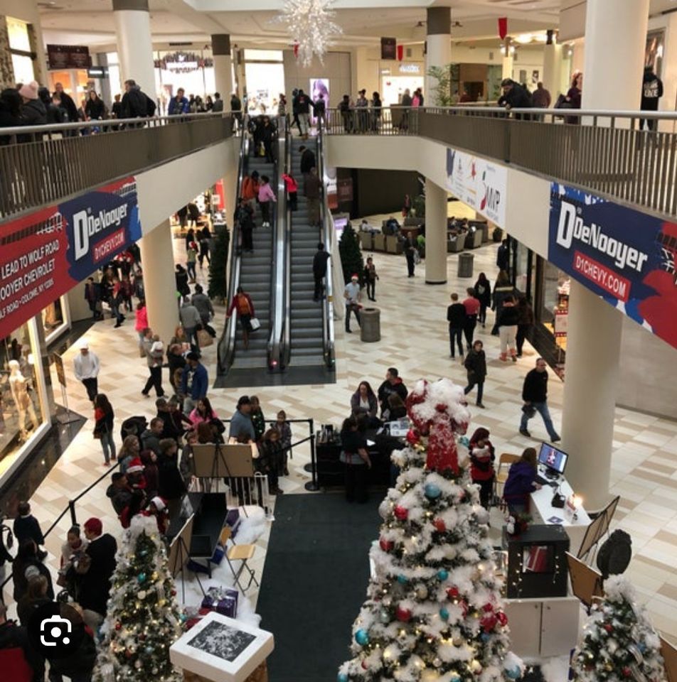 Walk at Crossgates Mall , Crossgates Mall, Delmar, 15 November 2023 ...