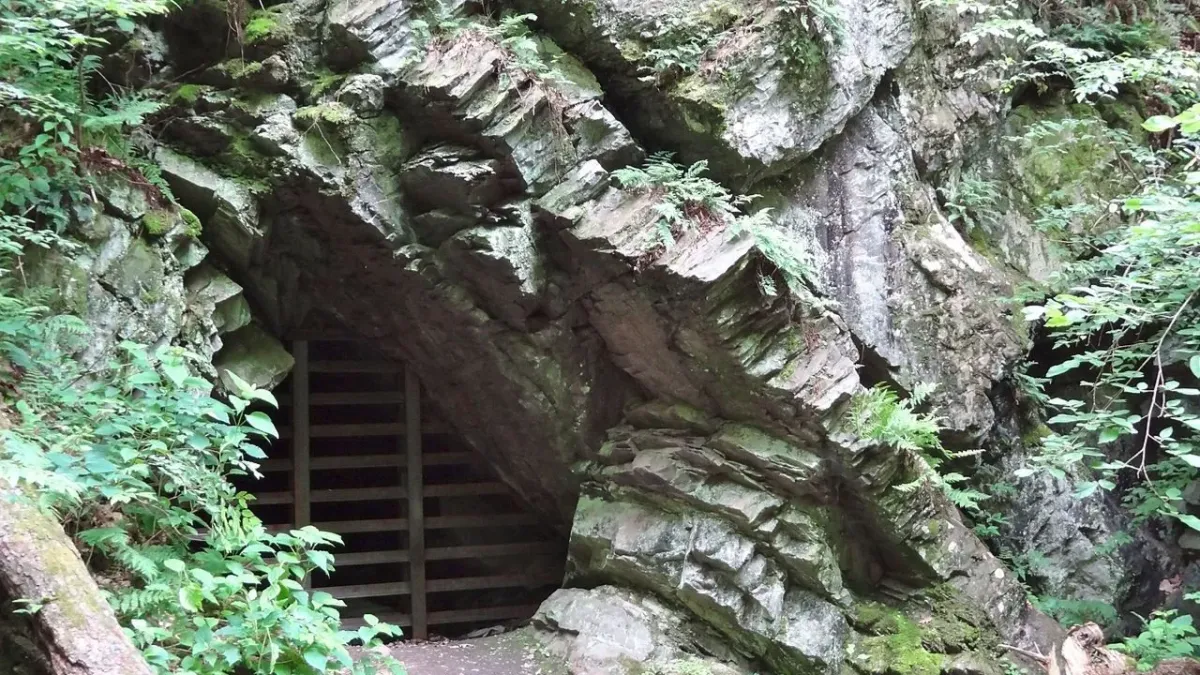 Pahaquarry Copper Mines Trail 6+ Miles, Appalachian Mountain Club ...