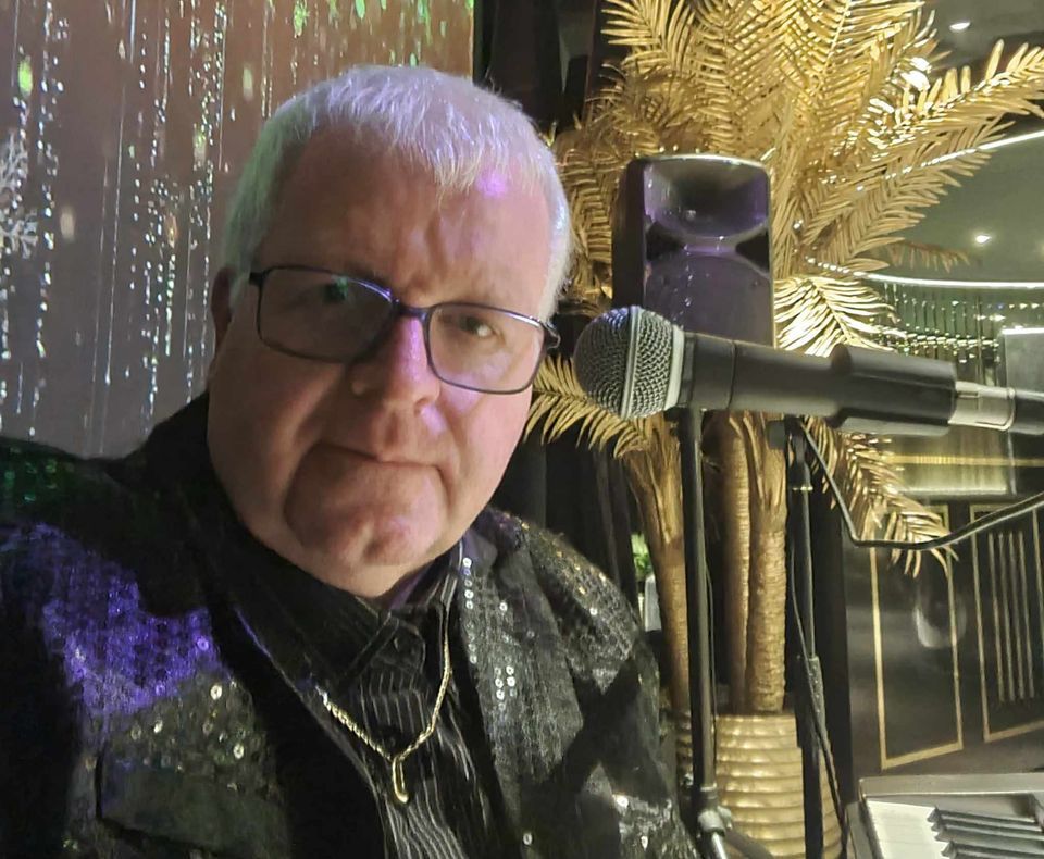 Rich Snow on Fire , The Three Horseshoes, Witney, 21 December 2023 ...