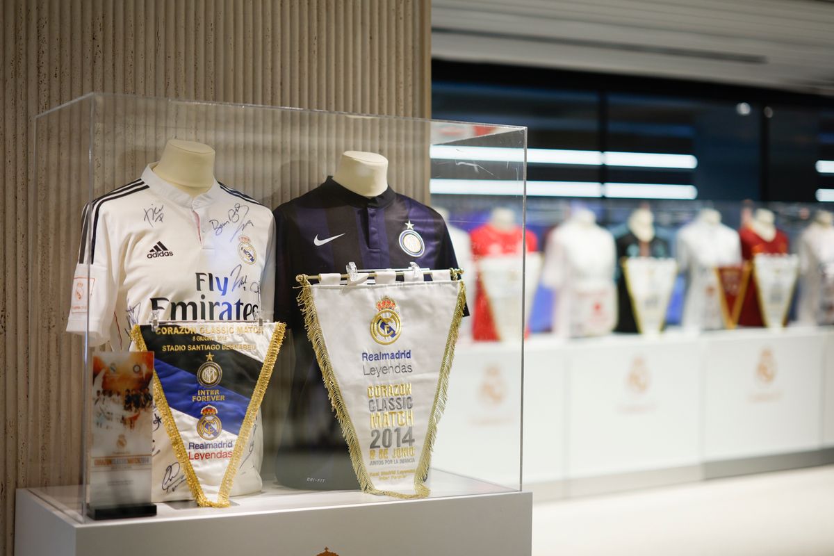 Real Madrid Leyendas vs Inter Legends - Corazón Classic Match 2026 ...