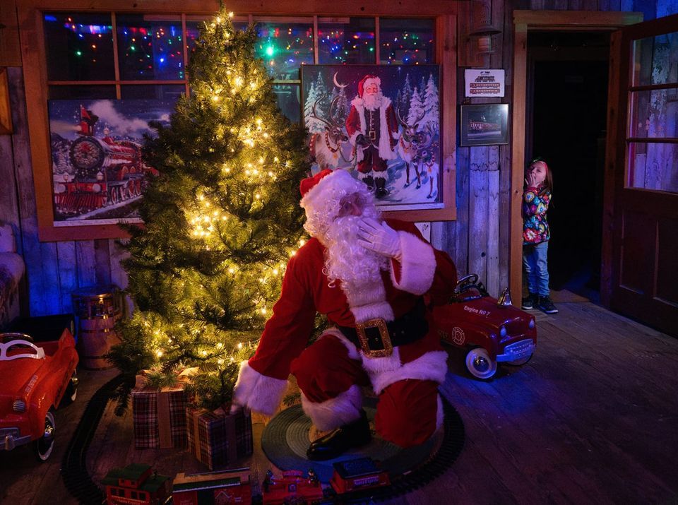Christmas at the Medina Train Depot/Pictures with Santa and The The ...