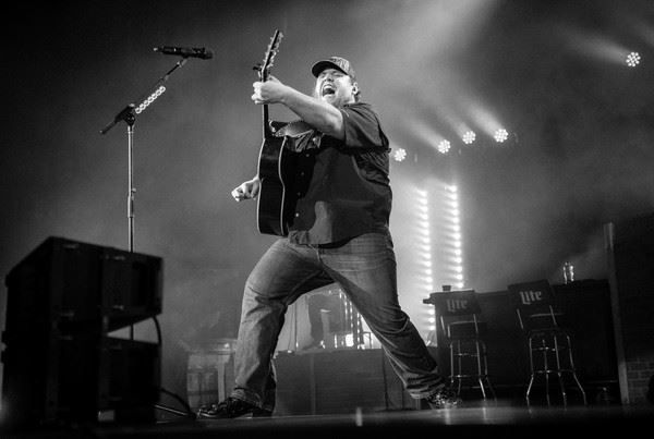 Luke Combs live in Charlotte, Bank of America Stadium, Charlotte, July ...