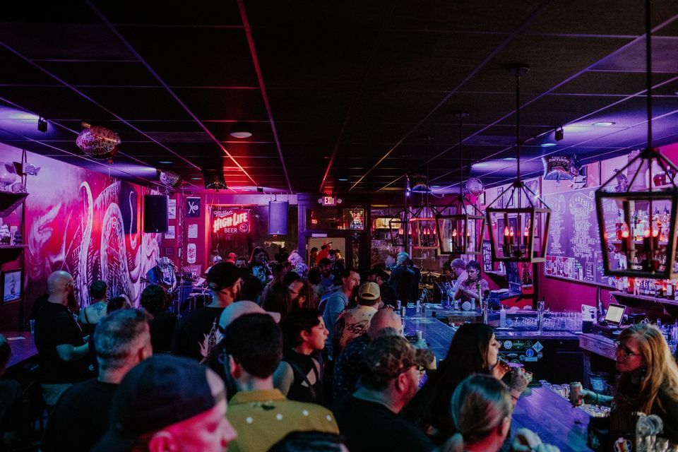 Live Show - Ozello / Glizzy Gillespie / Surface Dwellers / Love Kills ...