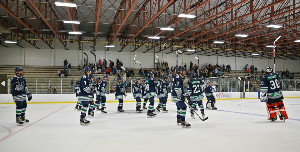 1st Playoff Game! Fergus vs Walkerton, 400 Tower St, Fergus, ON, Canada ...