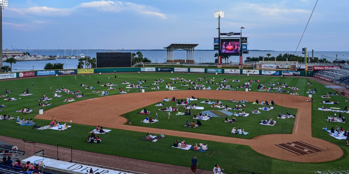 Parking Biloxi Shuckers at Pensacola Blue Wahoos, Blue Wahoos Stadium ...