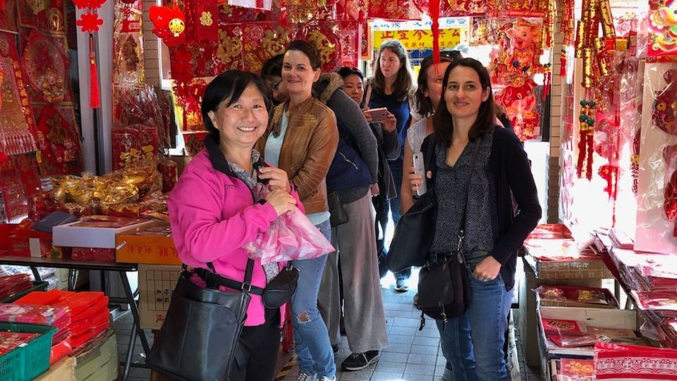 Dihua Street Lunar New Year Tour, DiHua St. 迪化年貨大街, Taipei, January 30 ...