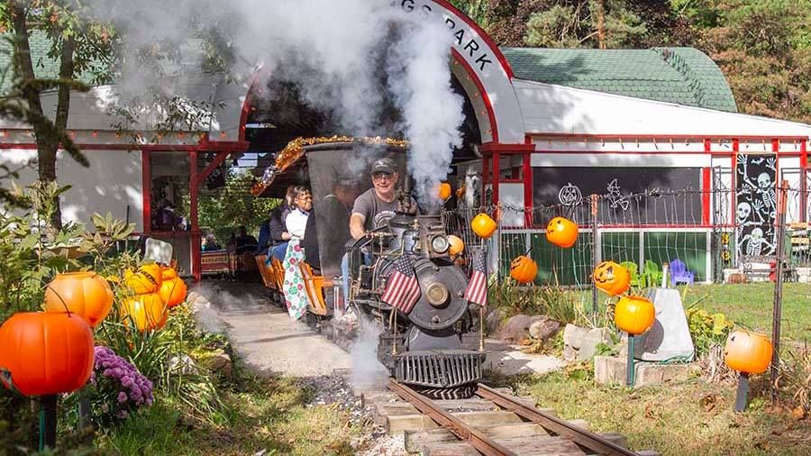 Eden Springs Park Halloween Miniature Train Rides, Eden Springs Park at ...
