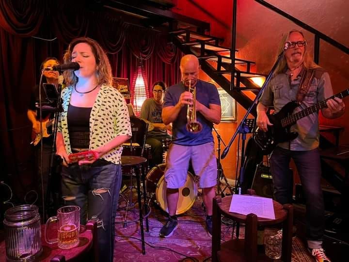 A Very Special Lizard Joes Sandi Guy Beach Brunch with Vania & The ...