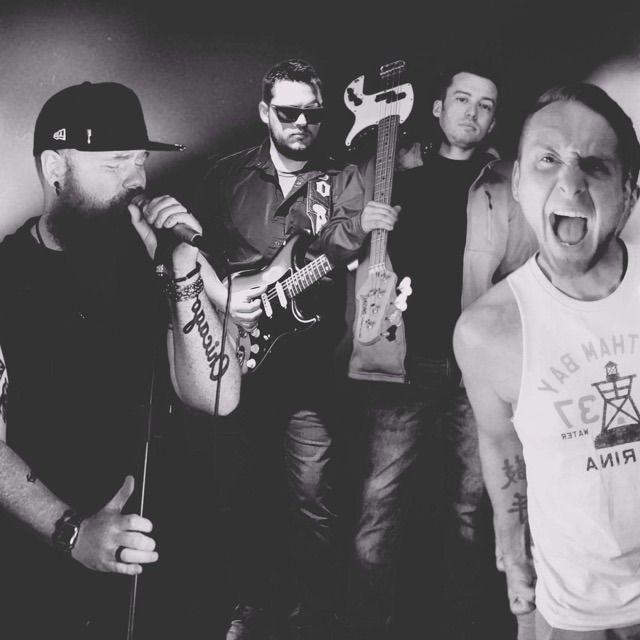 3 Mile High live @ Sunset Lanes Bowling Alley, Sunset Lanes, Pekin ...