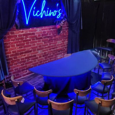 Alex Geiser Close-Up (Round-Table) Magic, Vichino's Cafe & Wine Bar ...