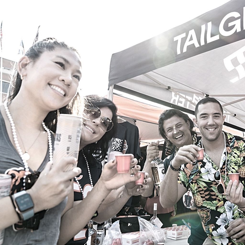 Tailgreeter All-Inclusive Tailgate: Chicago Bears vs. Los Angeles Rams ...
