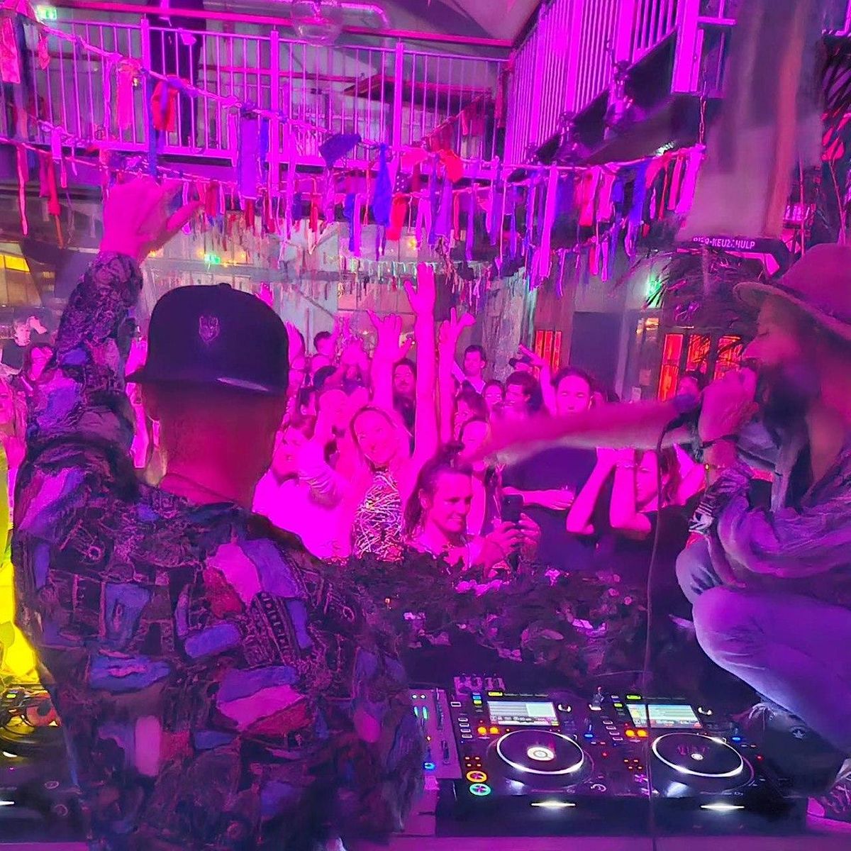Het weekend. Exclusive adventure with chill party bodies in Amsterdam ...