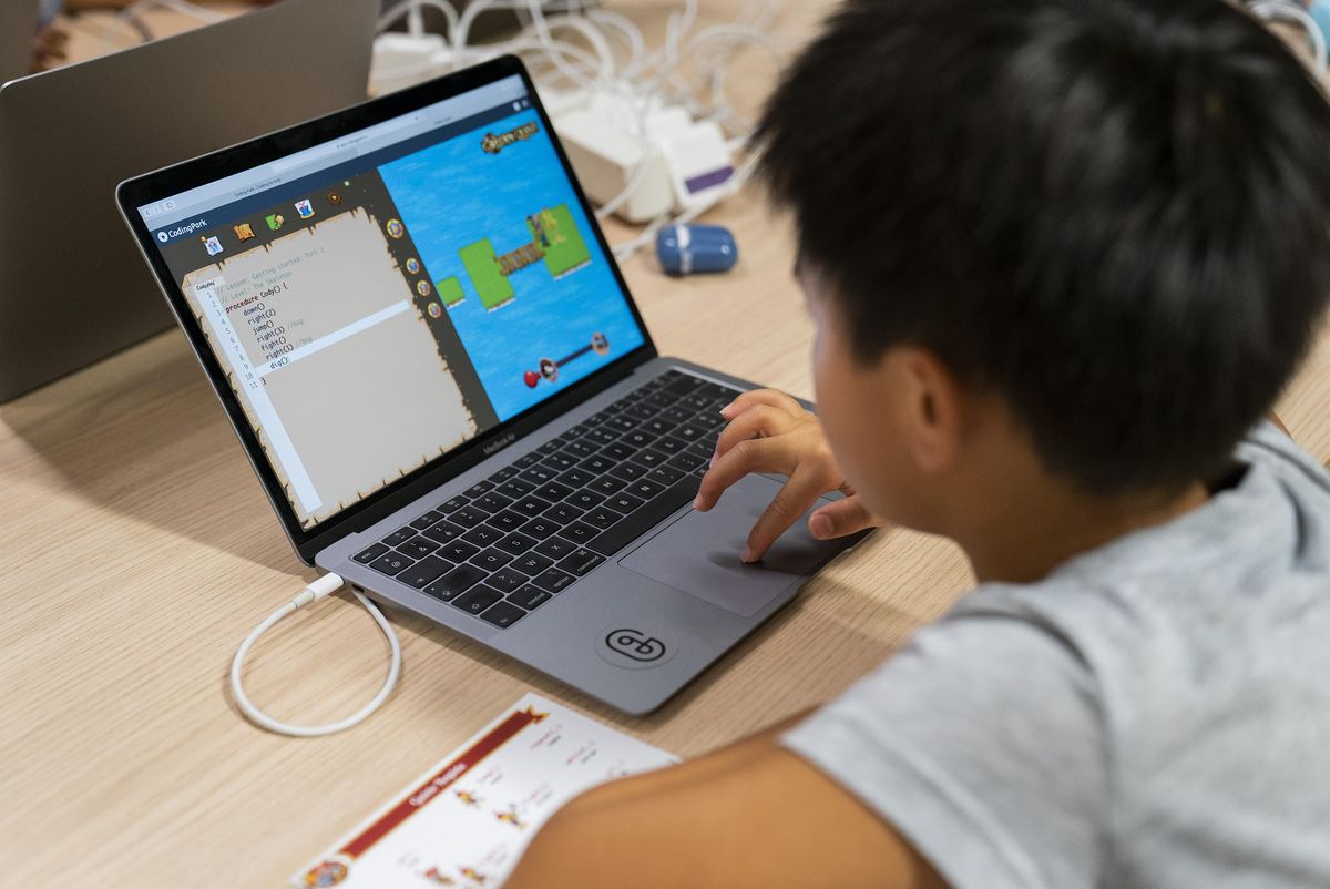 Initiation des enfants aux bases de la programmation avec Coding Park ...