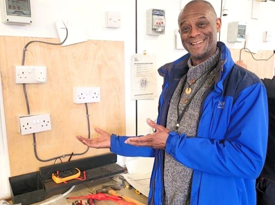 CEO DIY Weekend - Electrical, Meridian High School, New Addington, 27 ...
