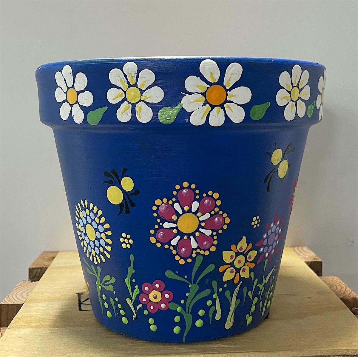 Painting planters with dots! Paint a terra cotta planter for Mothers ...
