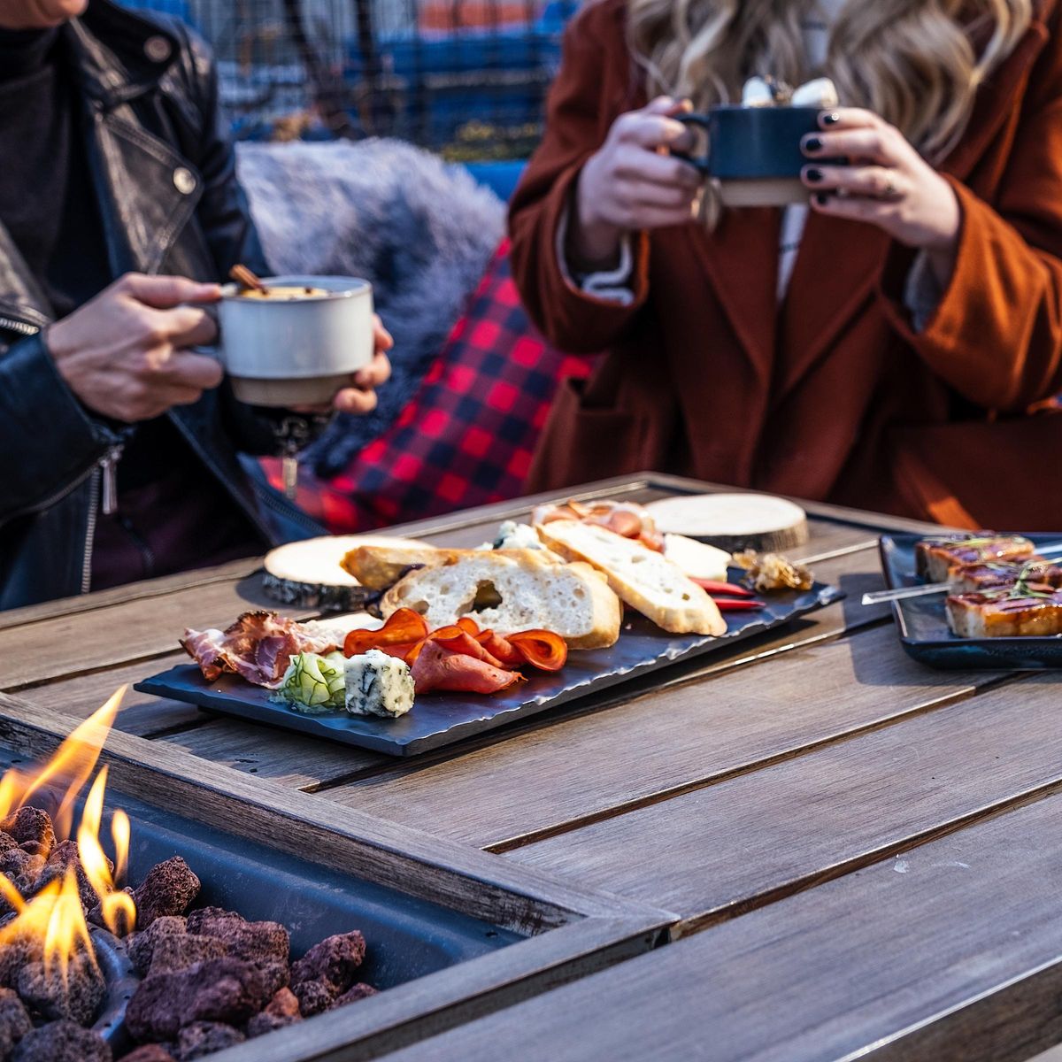 The Chalet Rooftop Holiday Pop-Up Bar, Le Meridien St. Louis Clayton, 8 ...