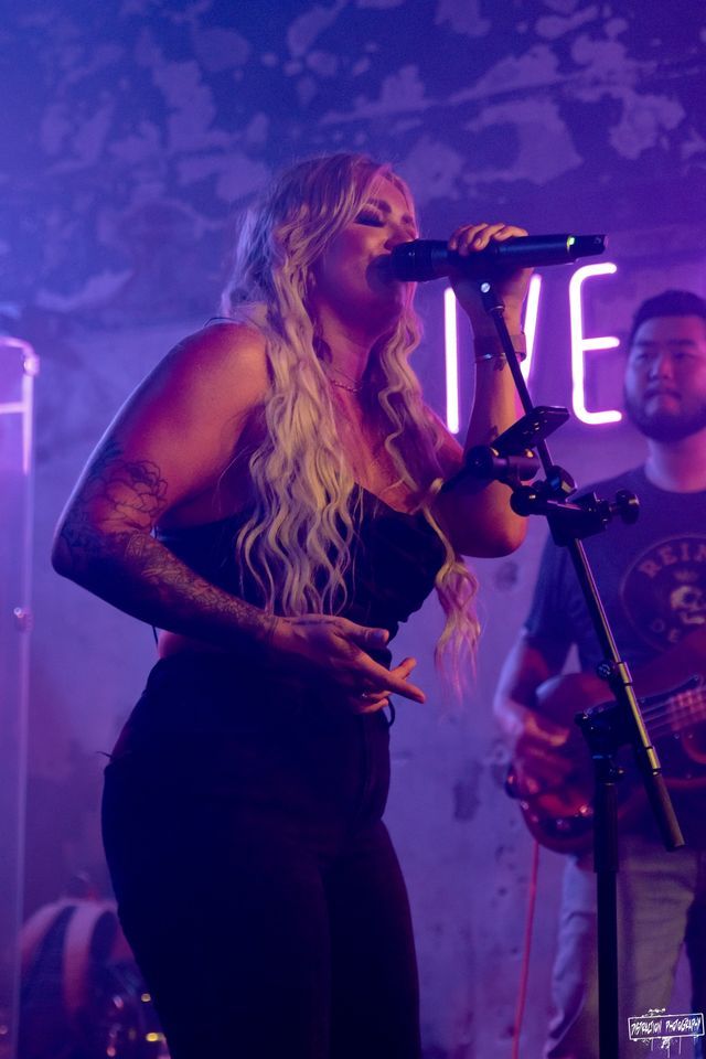 Abby Kasch - Elrays Live & Dive, Elrays Live&Dive, Iowa City, 15 ...