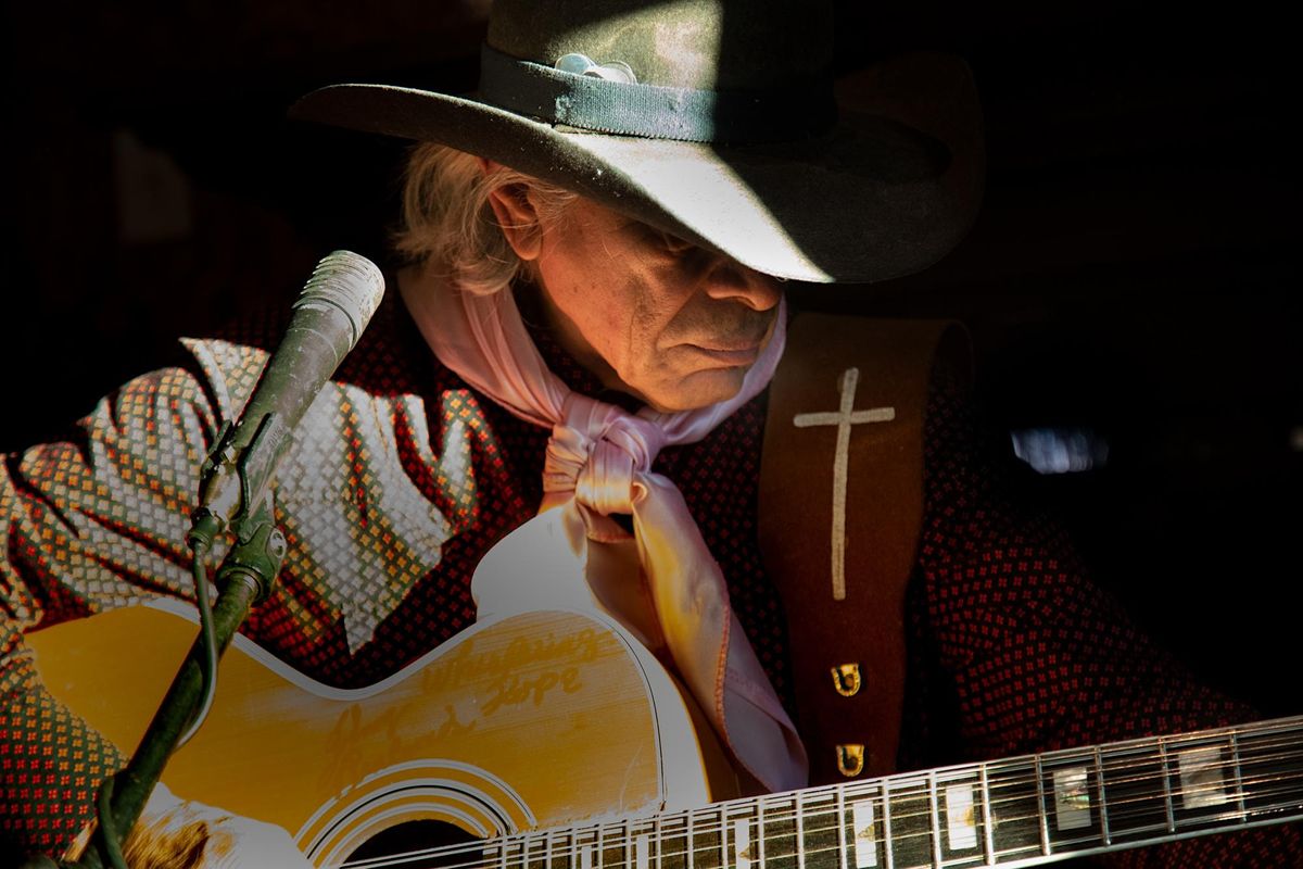 Cowboy Singer at Tombstone Monument Ranch, Tombstone Monument Guest ...