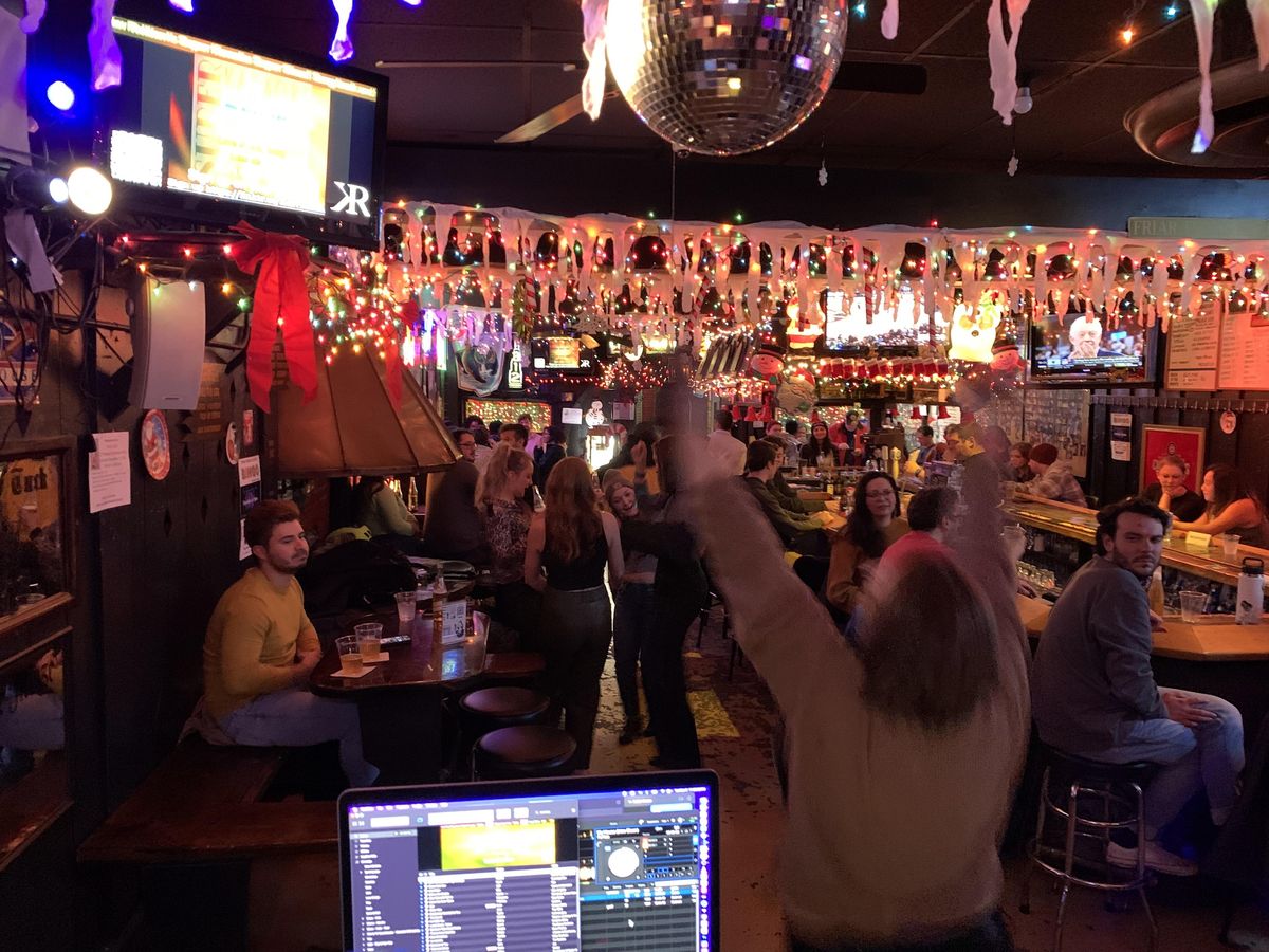 Karaoke at Friar Tuck 3010 N Broadway, Friar Tuck, Chicago, 31 January ...