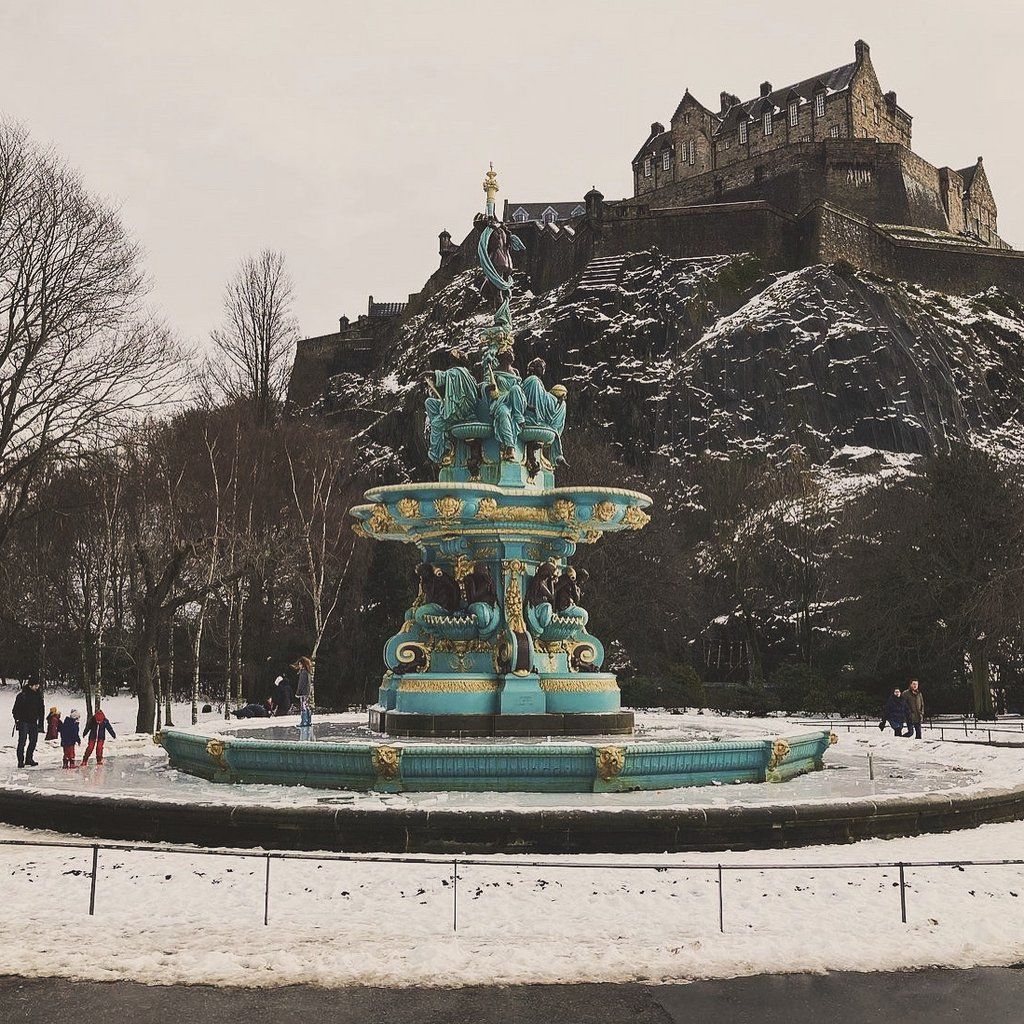 Edinburgh Old Town guided walking tour, Castle Rock Cafe (meet Your ...
