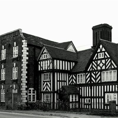 Four Crosses Inn Ghost Hunt With Haunted Adventures, Four Crosses Inn ...