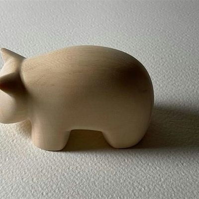 Carving a Huon Pine wombat: workshop with Carol Russell, Queen Victoria ...
