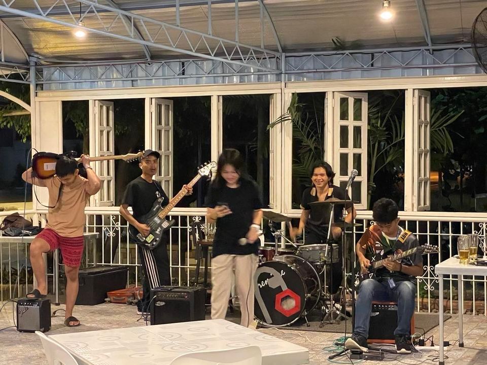 Live Music (Saturdays): Silhouette, Dona Aurora Street Cnr. Corregidor ...