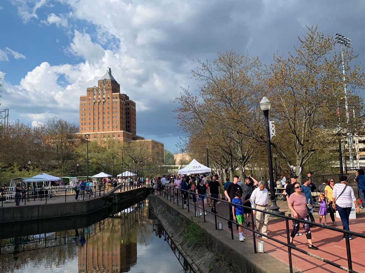 Discover Downtown Akron Lunchtime Walking Tour, Cascade Plaza, Akron ...