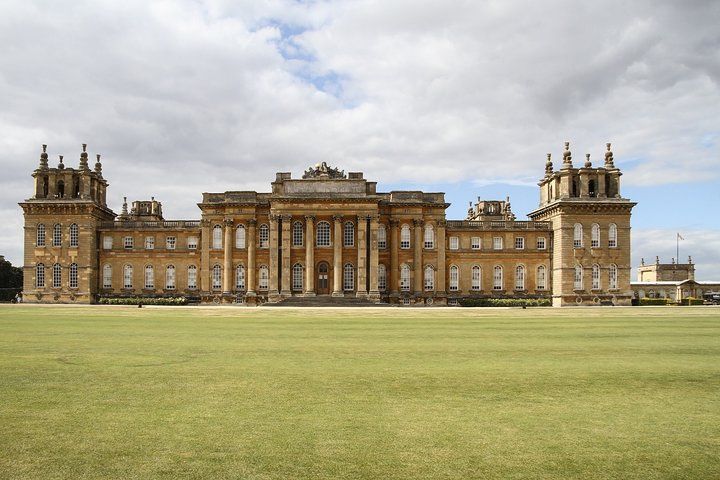Private Blenheim Palace, the birthplace of Winston Churchill, Tour from Lon