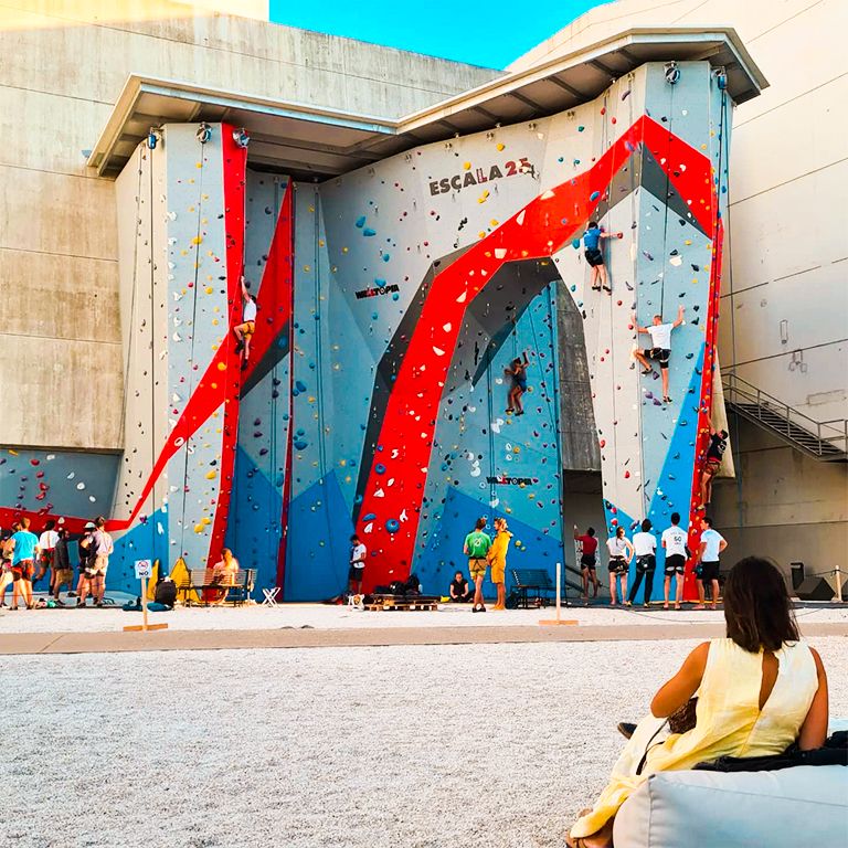 Escalada debaixo da Ponte 25 de Abril para todos os níveis, Escala 25 ...