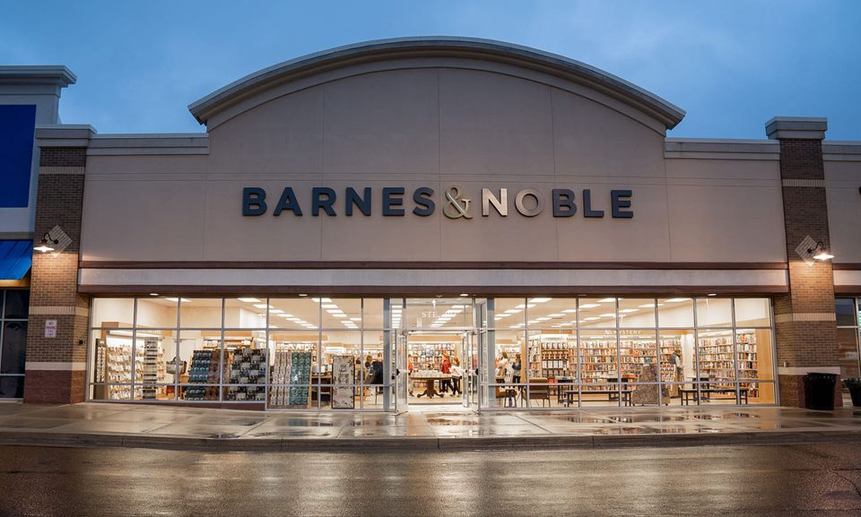 terri-richardson-100-things-to-do-in-fort-wayne-signing-barnes-noble