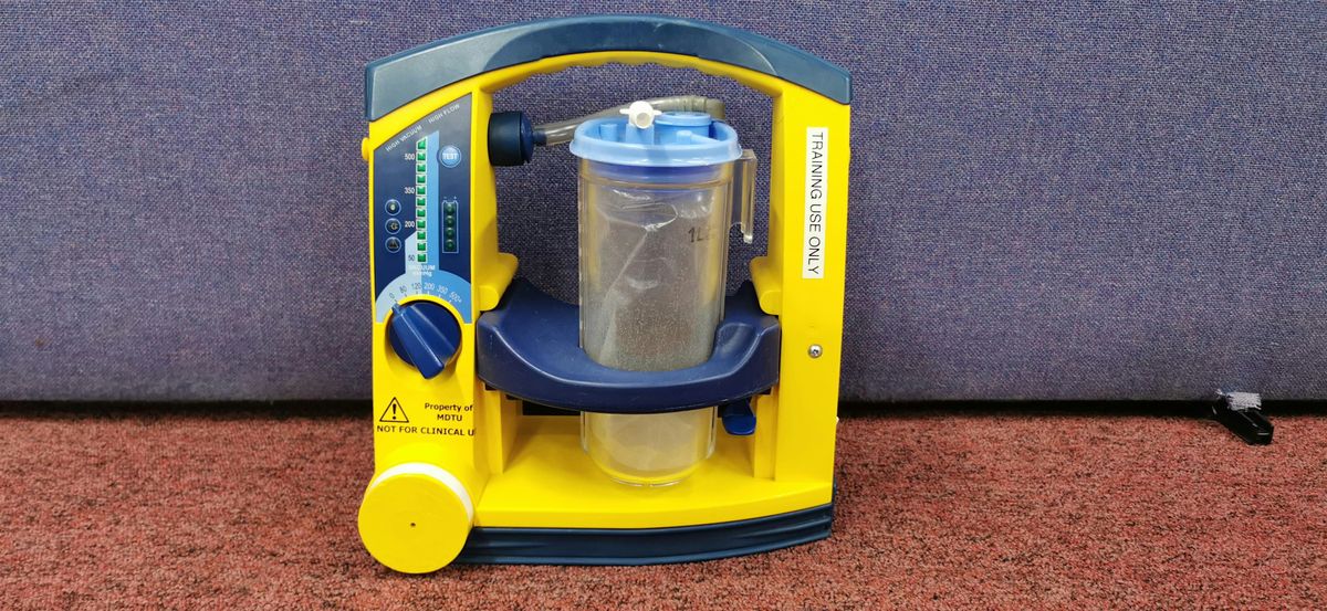 Laerdal LSU 4000 Emergency Suction Unit - AT/A - City Hospital, Medical ...