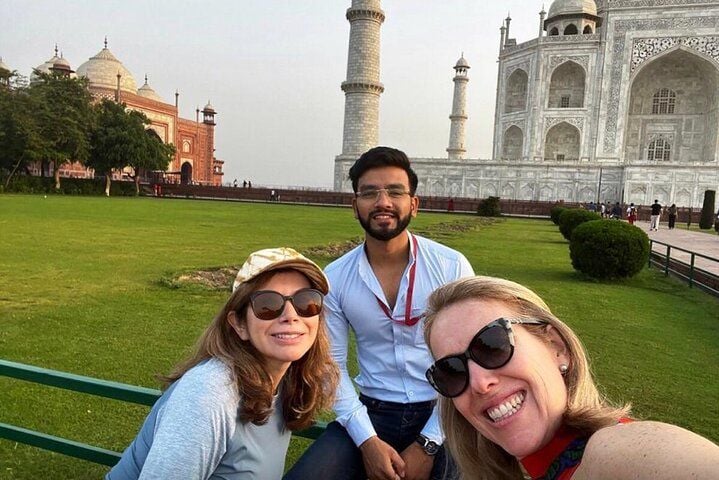 Private Sunrise Taj Mahal Tour from Delhi By Car -All inclusive