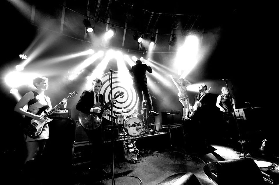 10 ans Danton-Ku Tiki Bar feat. The Giant Robots / Le Singe, Le Singe ...