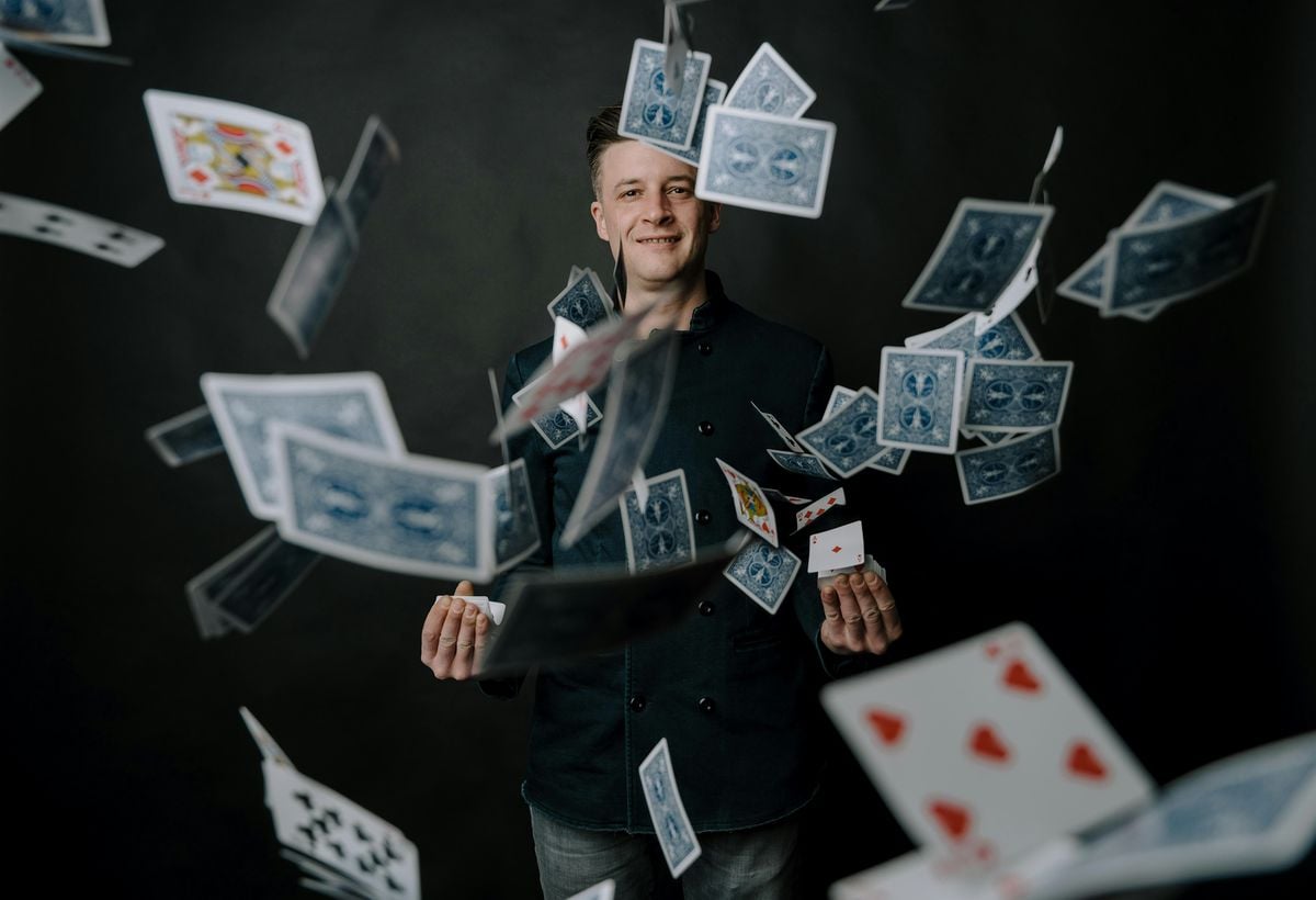 Mackinleys Delusions - Live at the Airlane, Ramada by Wyndham Thunder ...