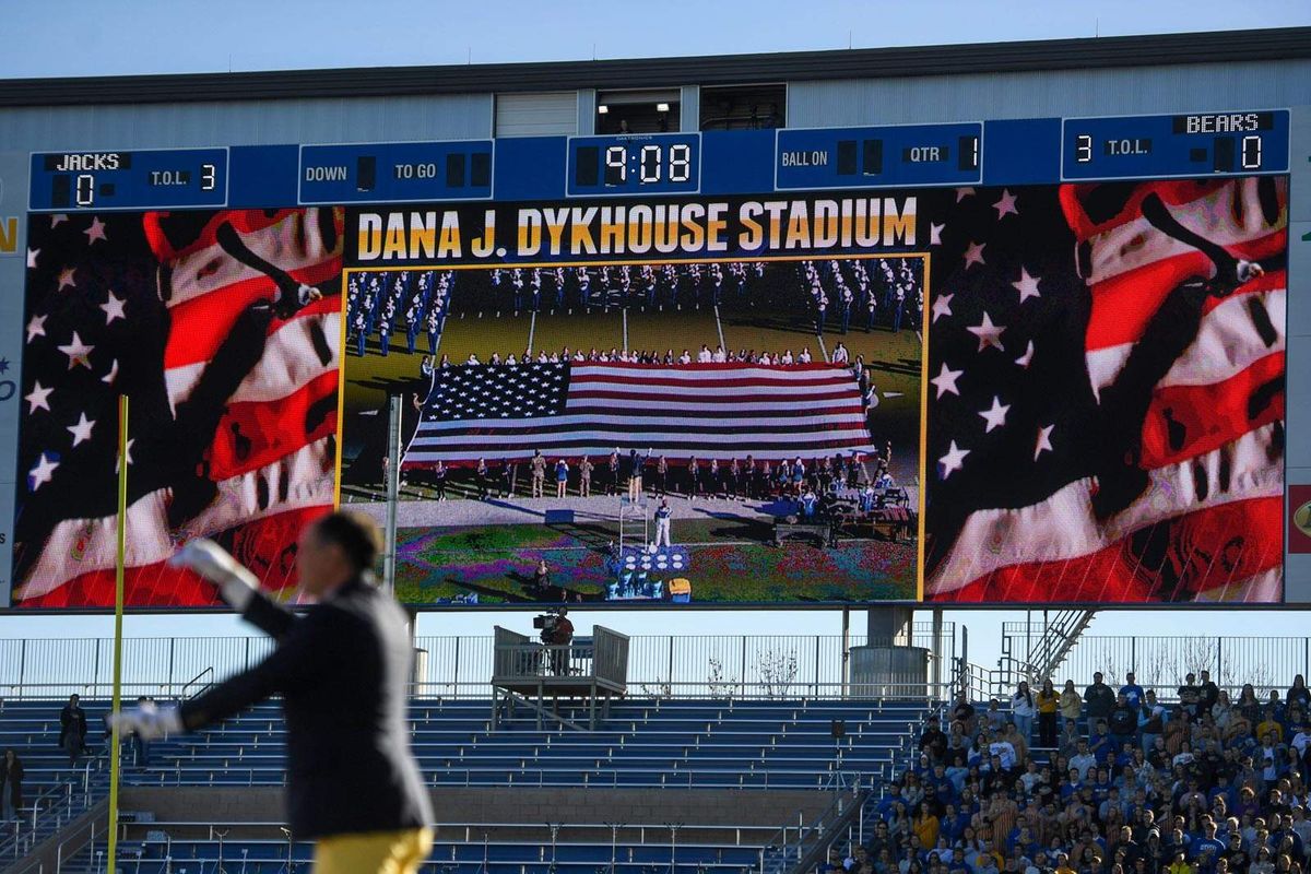 South Dakota State Jackrabbits vs. New Haven Chargers, Dana Dykhouse ...
