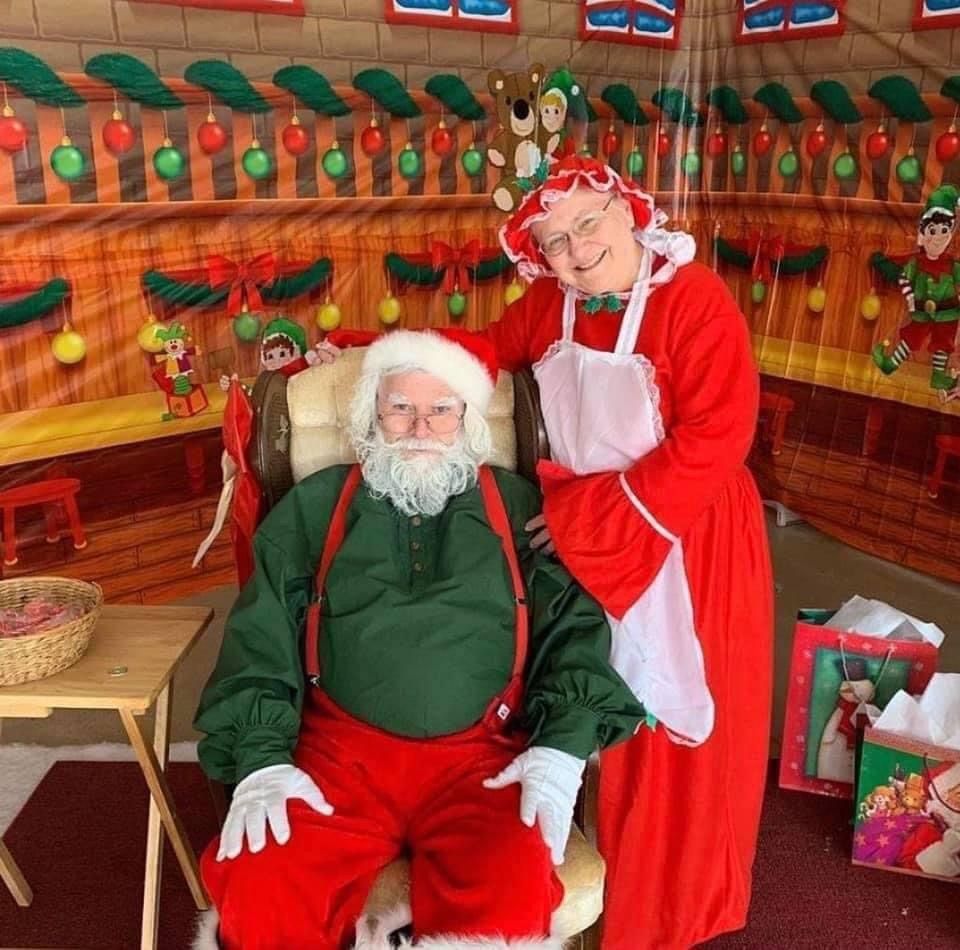 Santa and Mrs. Claus, The Market of Lake Geneva, 2 December 2023 ...