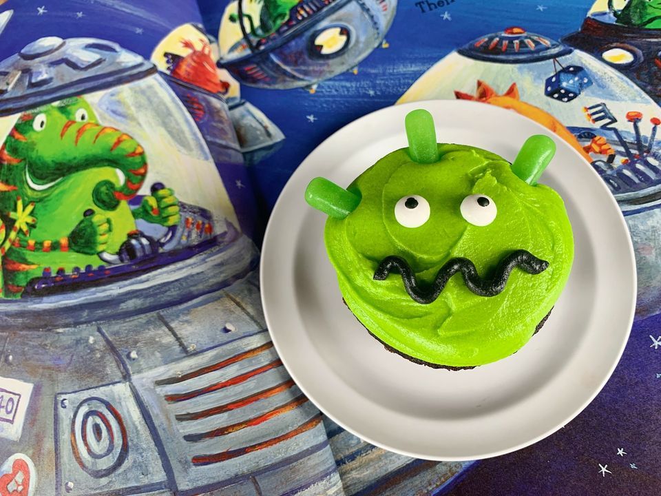 Cupcake Story Time: "Aliens in Underpants Save the World", Molly's ...