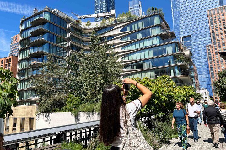 Chelsea Architecture and Art Tour with Award Winning NYC Guide