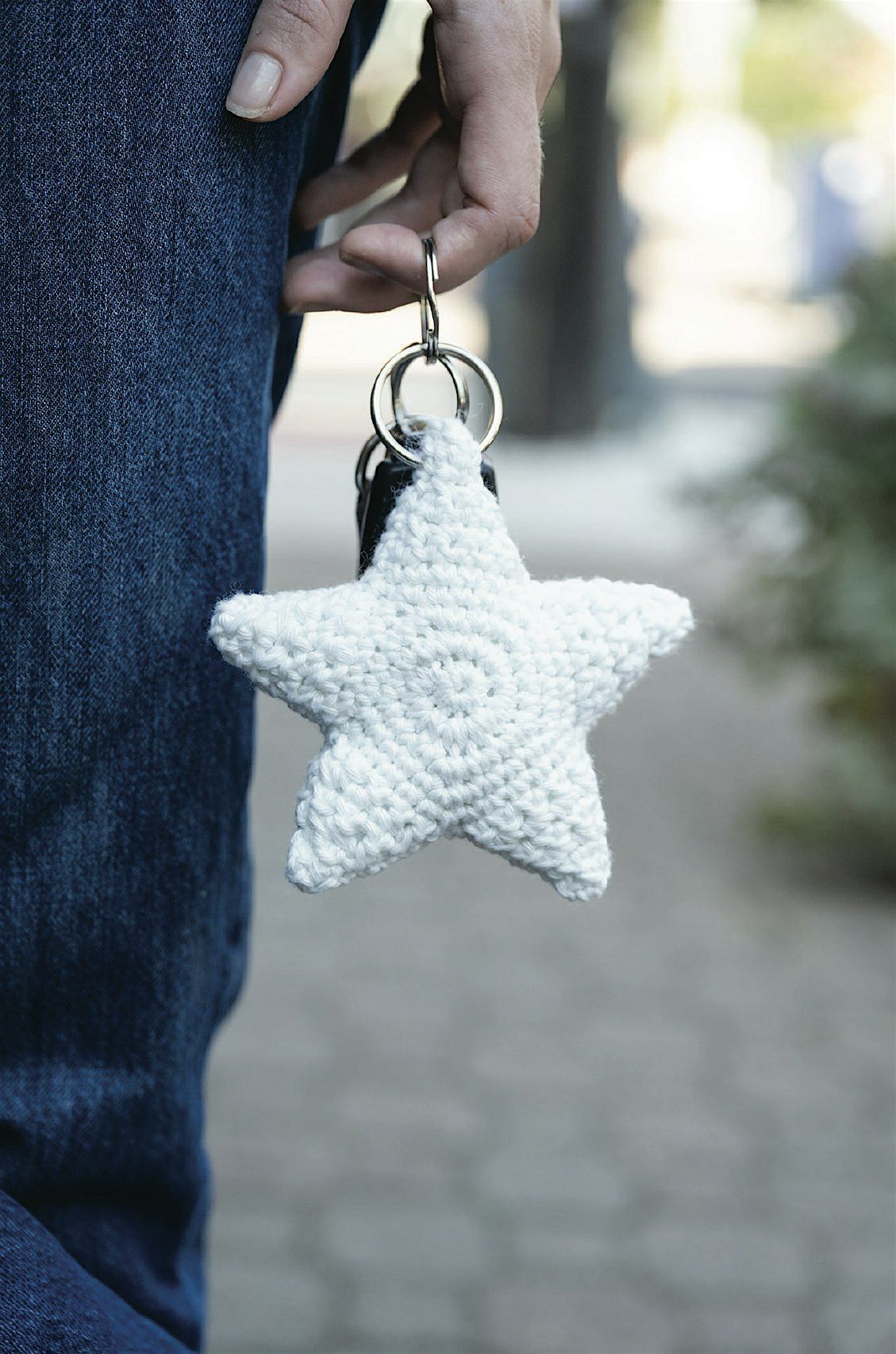 Star Bright DIY Glow Yarn Keychain -Mapunapuna, HouseMart Ben Franklin ...