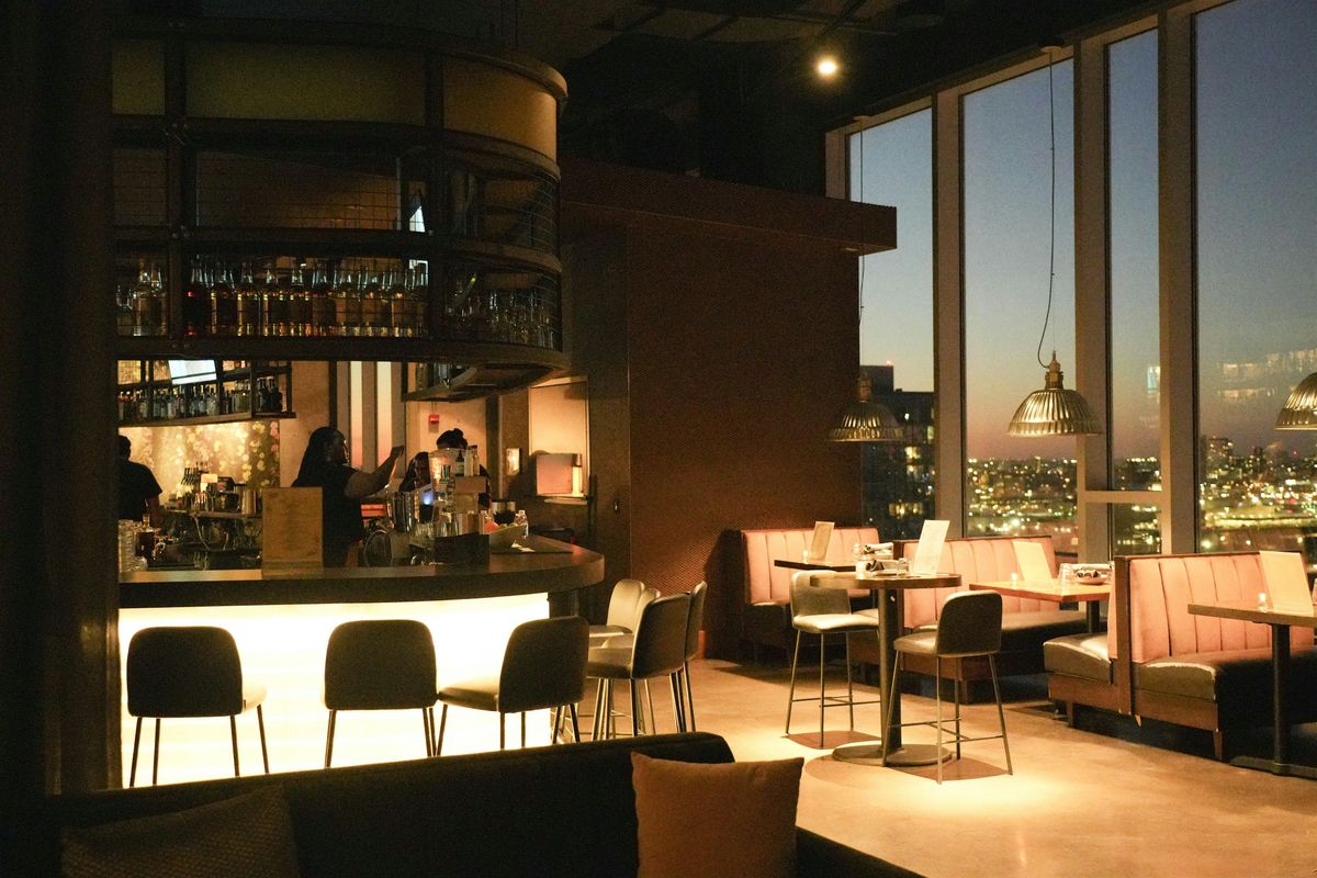 SIP & RNB Social: RNB with a view, VU Rooftop Bar, Chicago, 26 ...