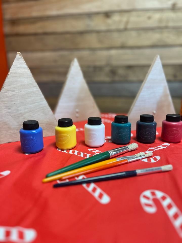 Pallet Tree Christmas Decorating @ #buildSHED, Tonypandy, Abercynon, 19 ...